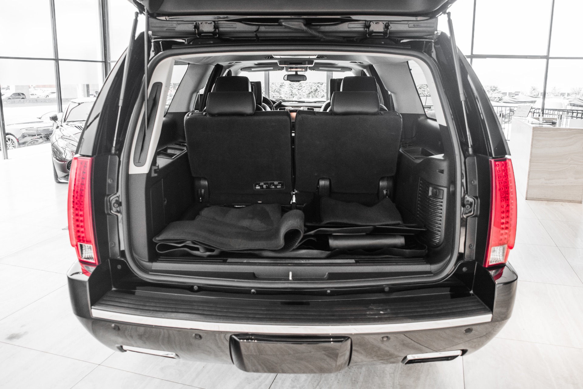 Cadillac Escalade Esv Trunk