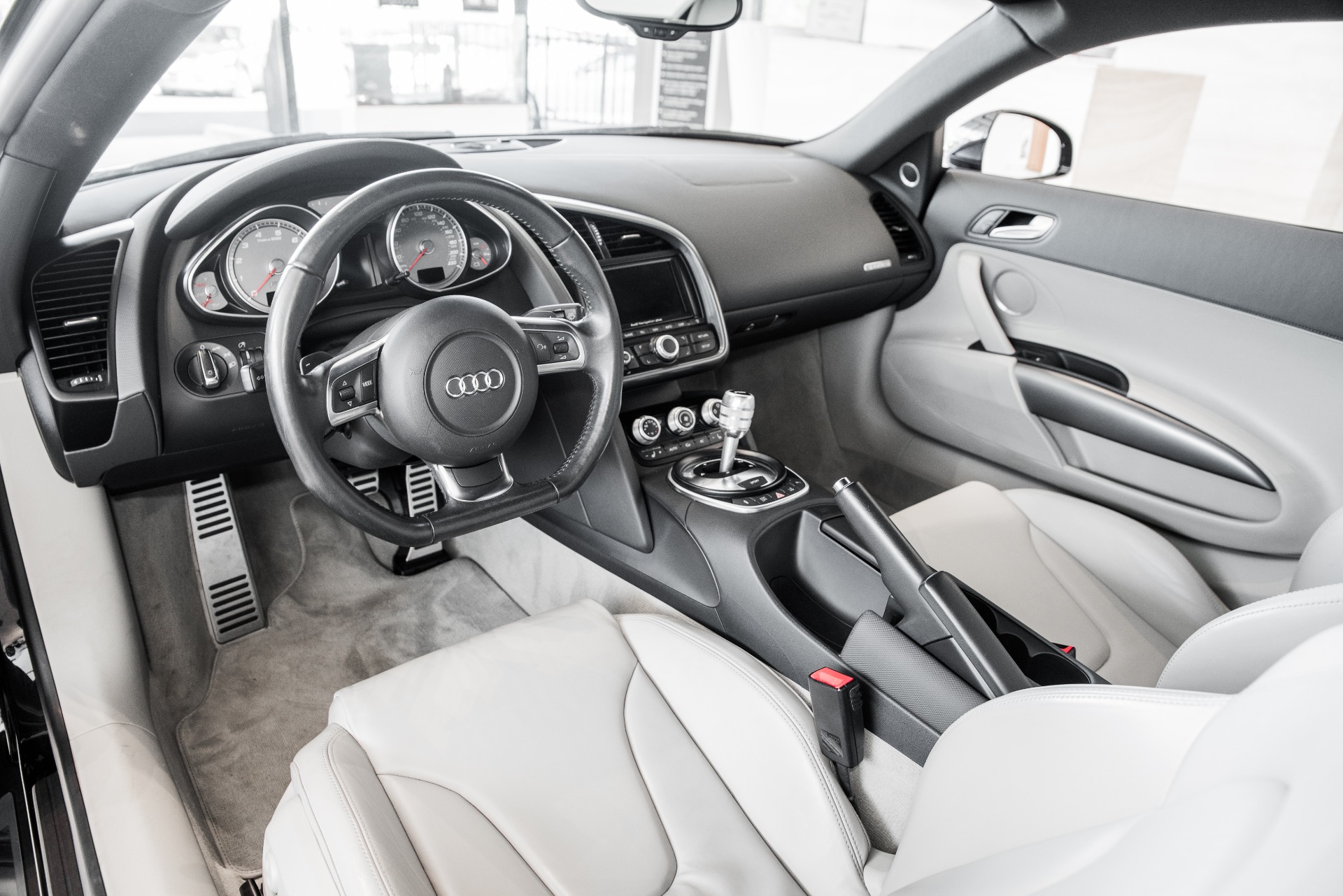 Audi R8 2009 Interior