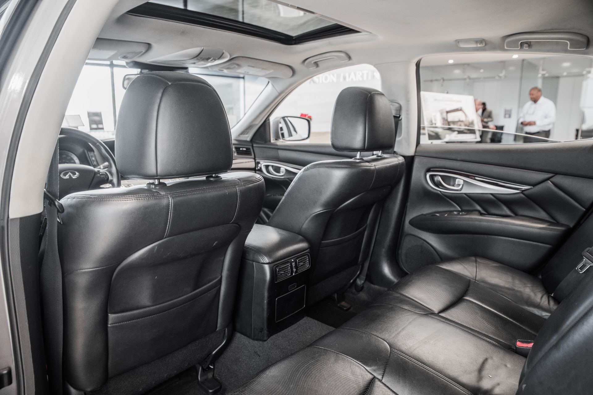2022 Infiniti M37 Interior