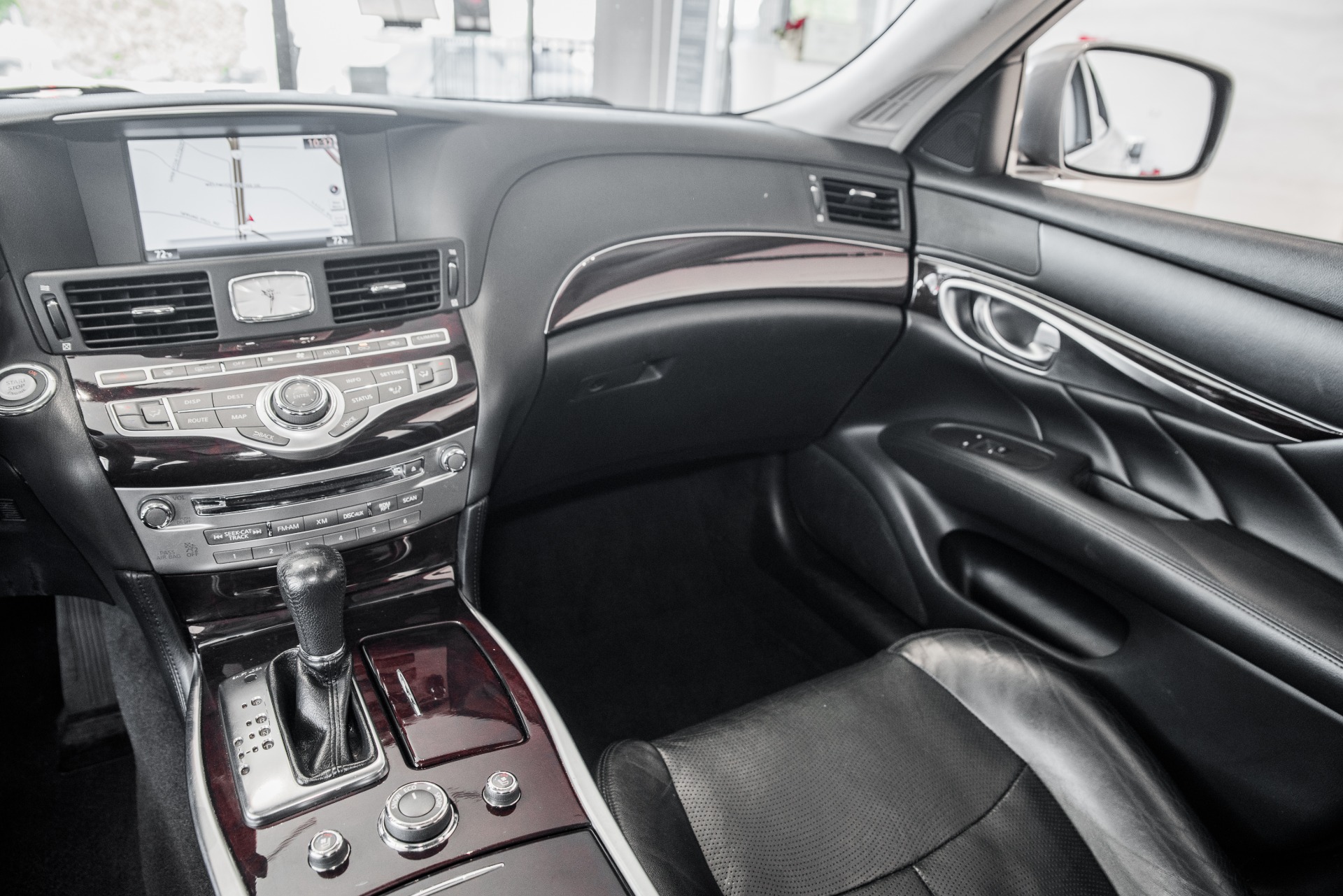 2022 Infiniti M37 Interior