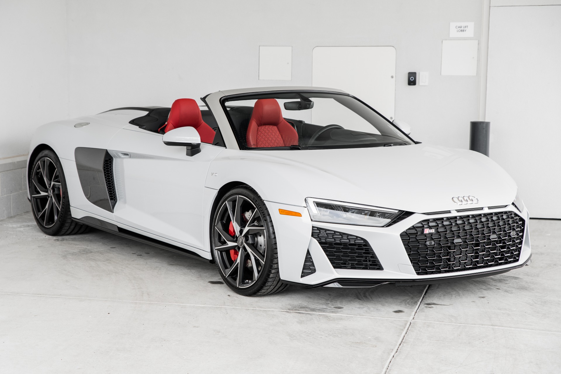 Audi R8 V12 Interior