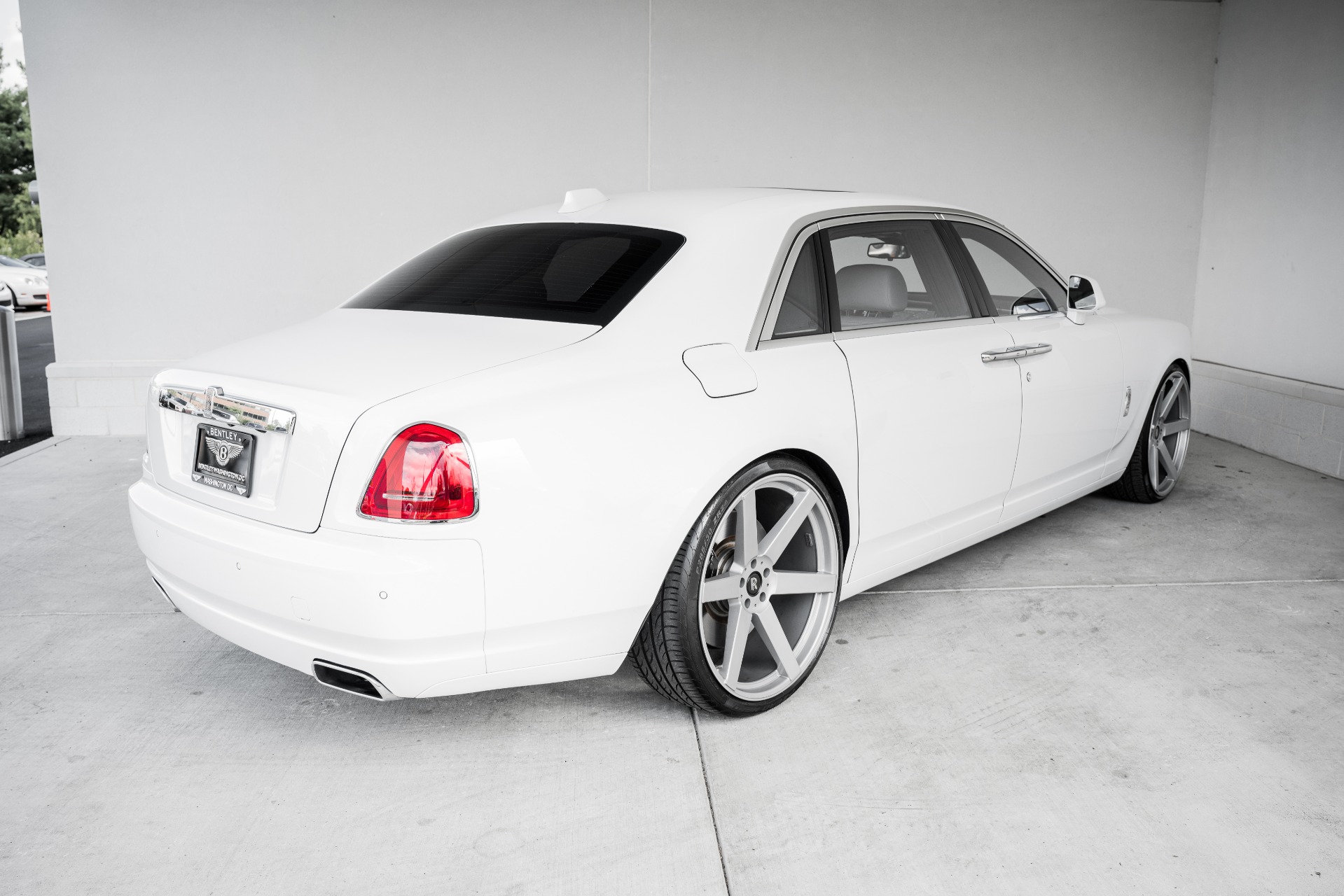 Rolls Royce Ghost White With Black Rims