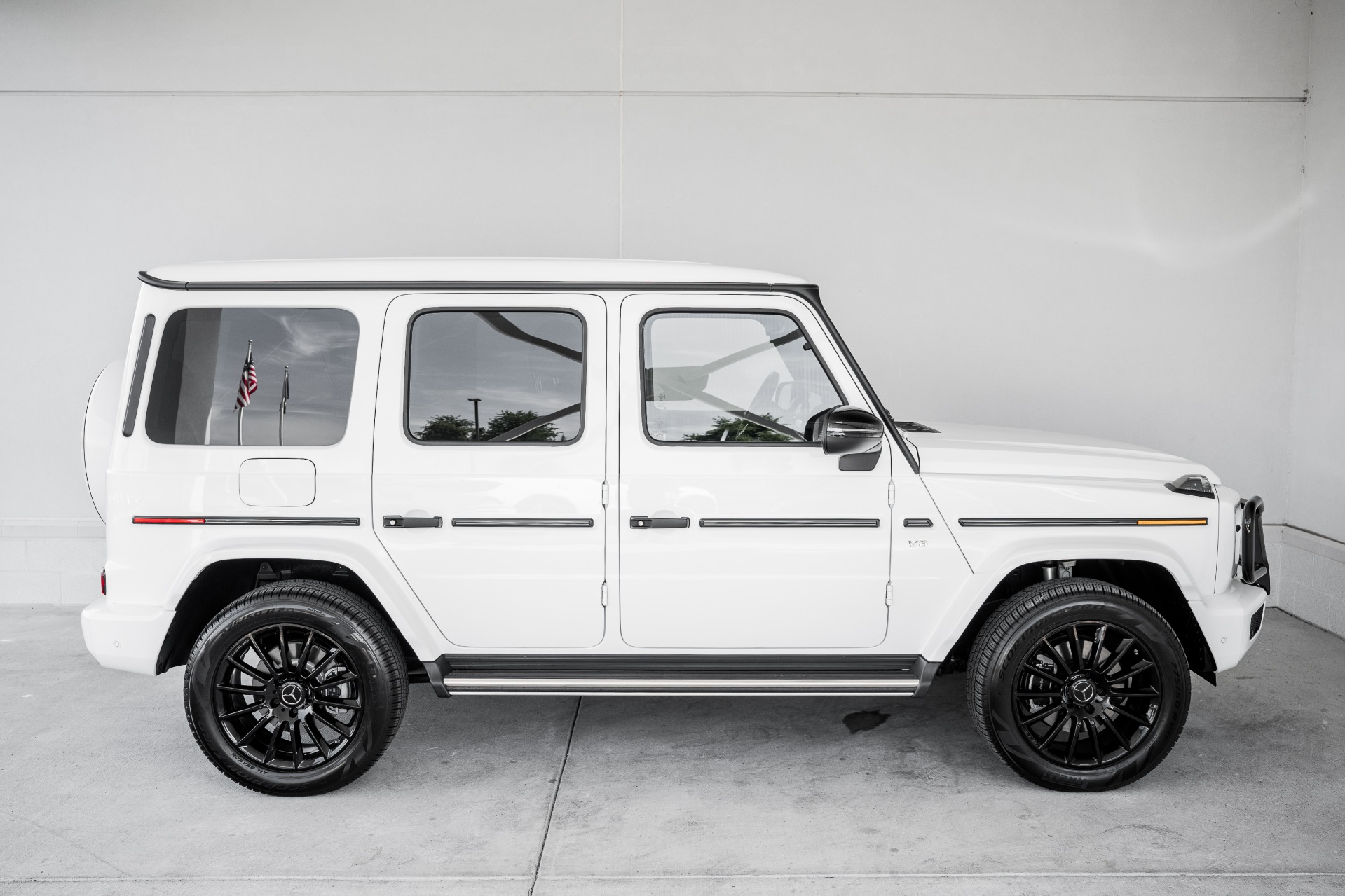 White Mercedes G Class 2022